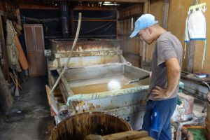 Hand made salt factory “Mataichi no Shio” | Itoshima Guesthouse Kotonoha